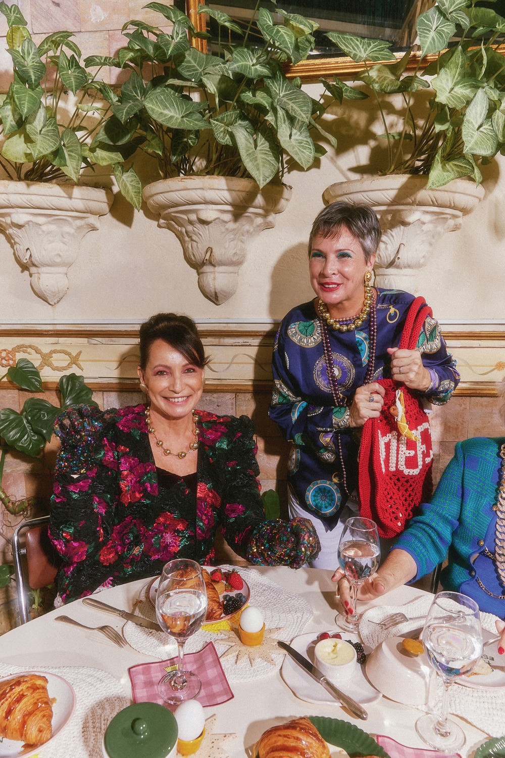 A chef Renata Vanzetto faz ensaio em mesa festiva com as mulheres da ...