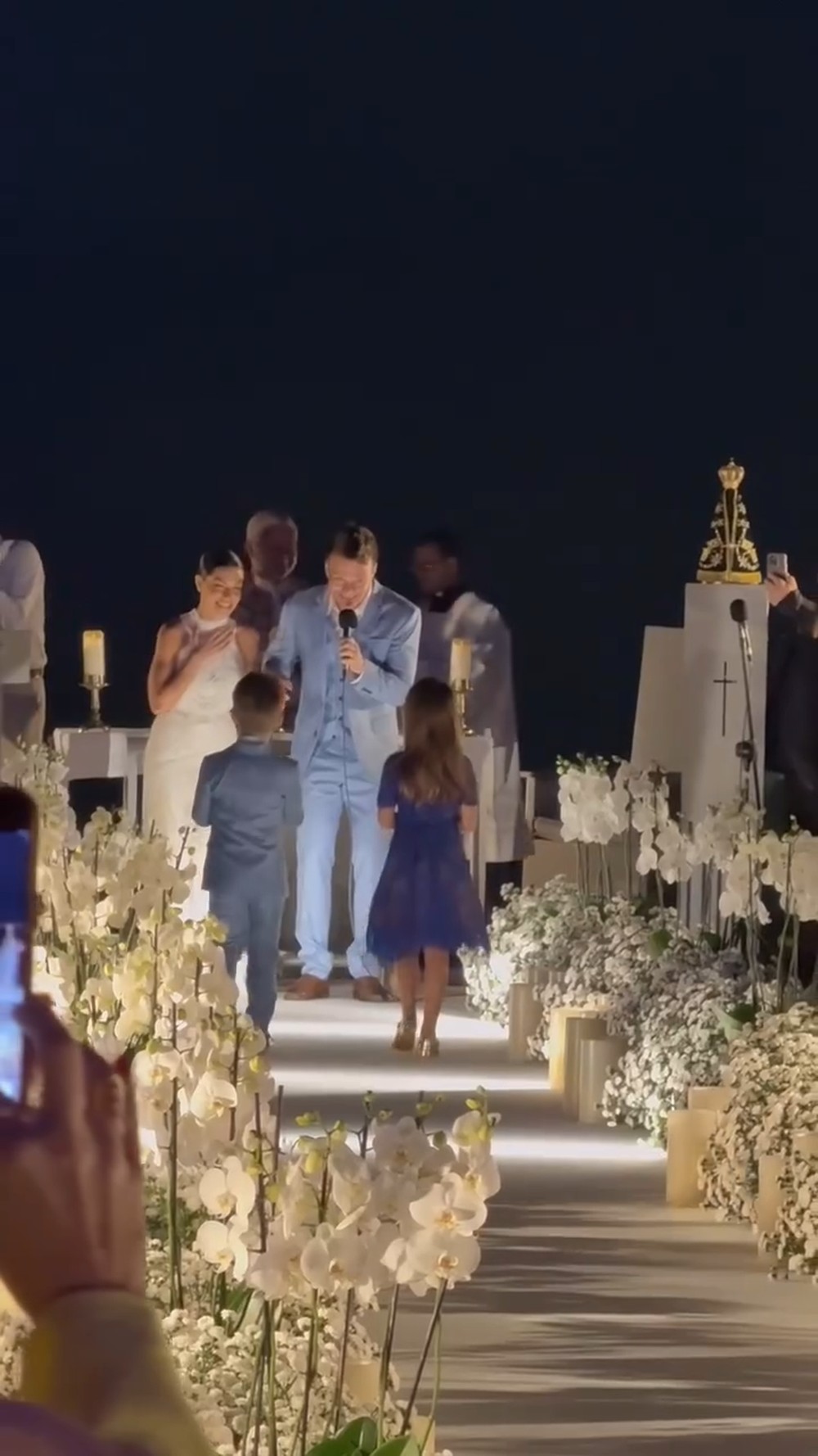 Thais Fersoza e Michel Teló renovam votos no Cristo Redentor e filha ...