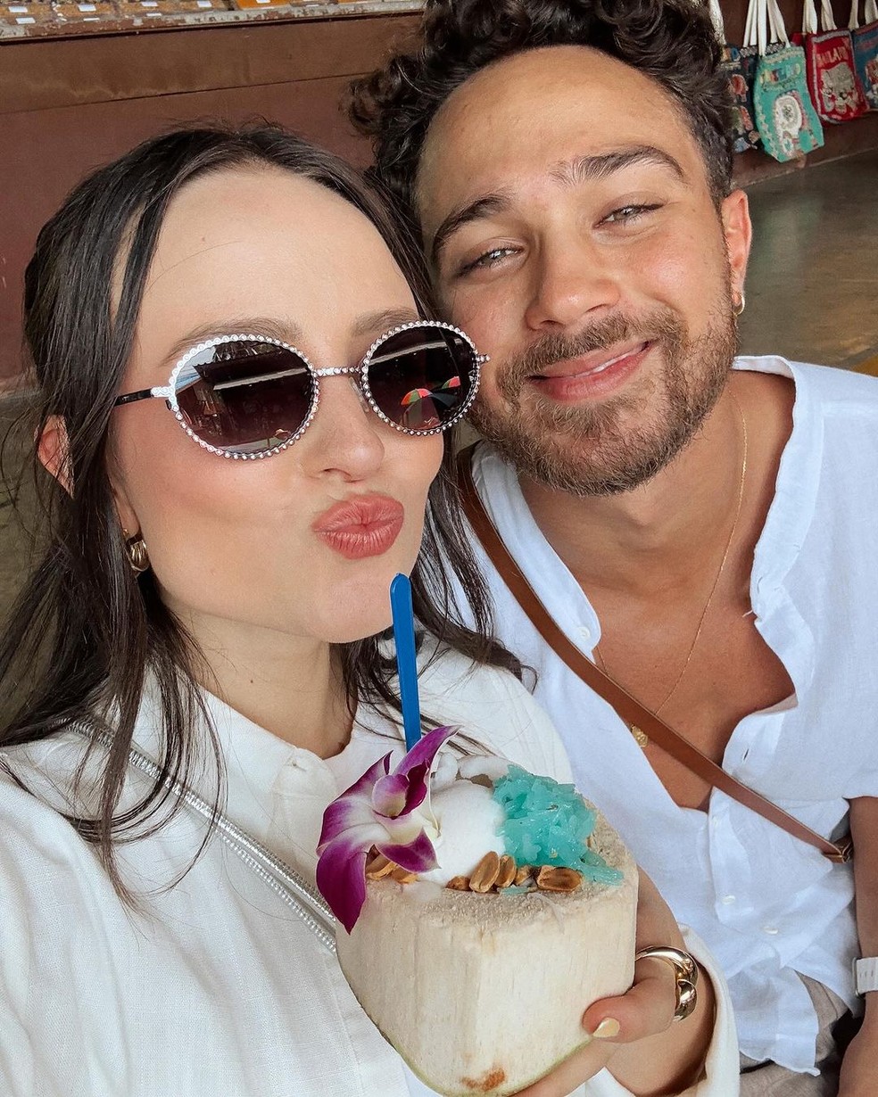 Larissa Manoela curte férias na Tailândia com o marido, André Luiz ...