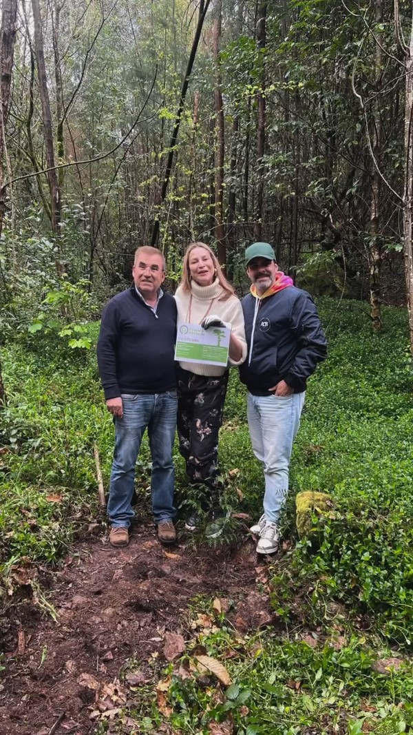 Luana Piovani se hospeda em palácio e posa fazendo topless em quarto ...