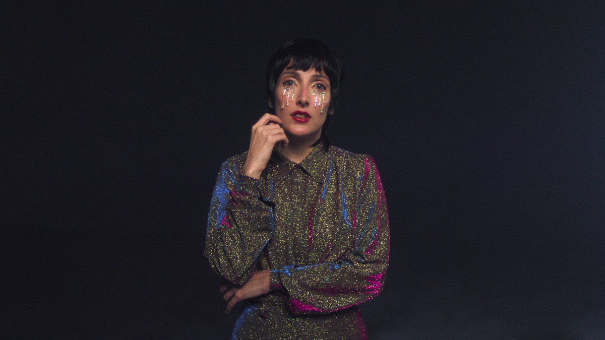 Clarice Falcão: 'Se me levar a sério, vou sofrer, prefiro fazer piada'