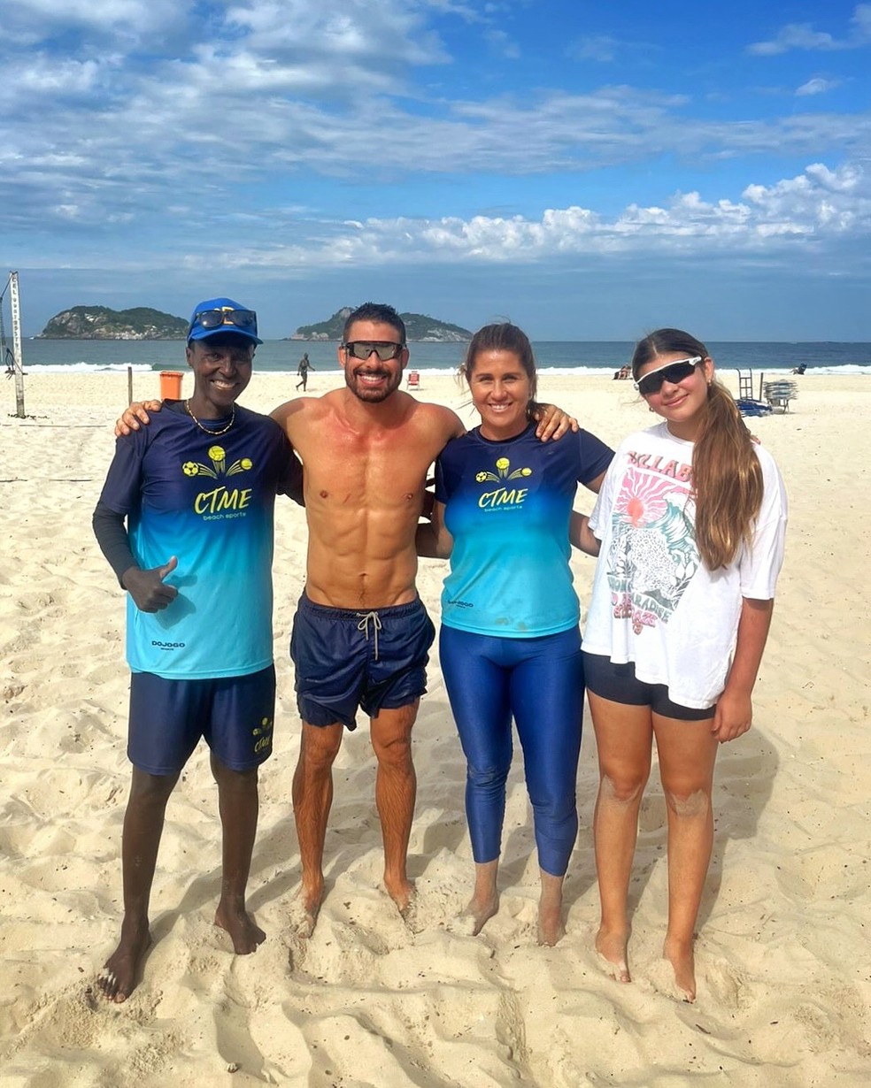 Cauã Reymond posa ao lado da filha de 13 anos e altura impressiona ...