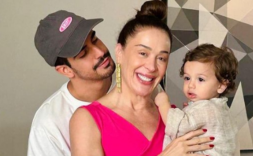 Família quase reunida: Claudia Raia mostra primeiro Dia das Mães com ...
