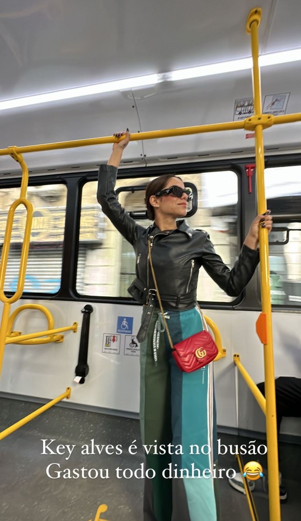 Com bolsa da Gucci, Key Alves posa em ônibus e brinca: 'Gastou todo o ...