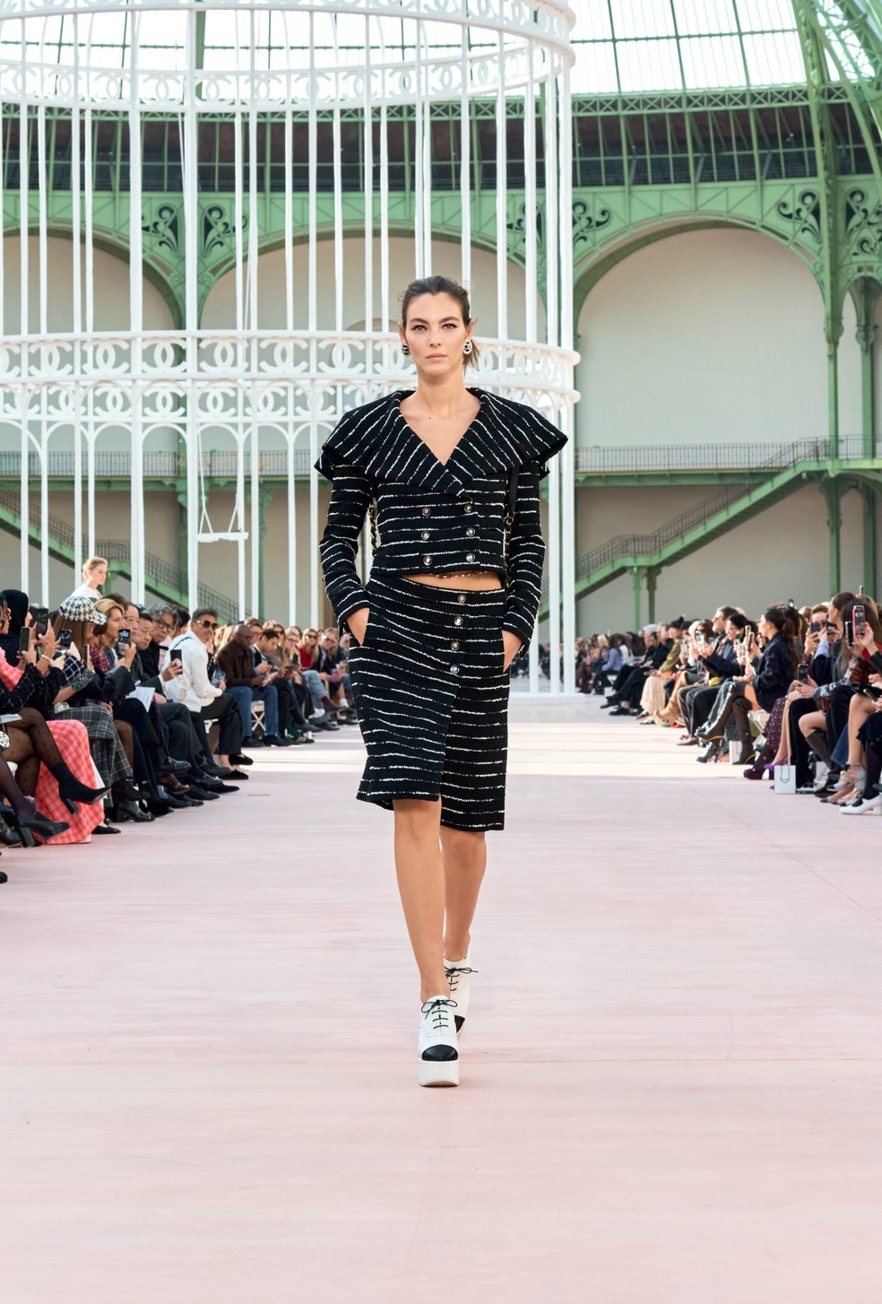 Chanel dá voz à liberdade com corpos diversos e Riley Keough, neta de ...