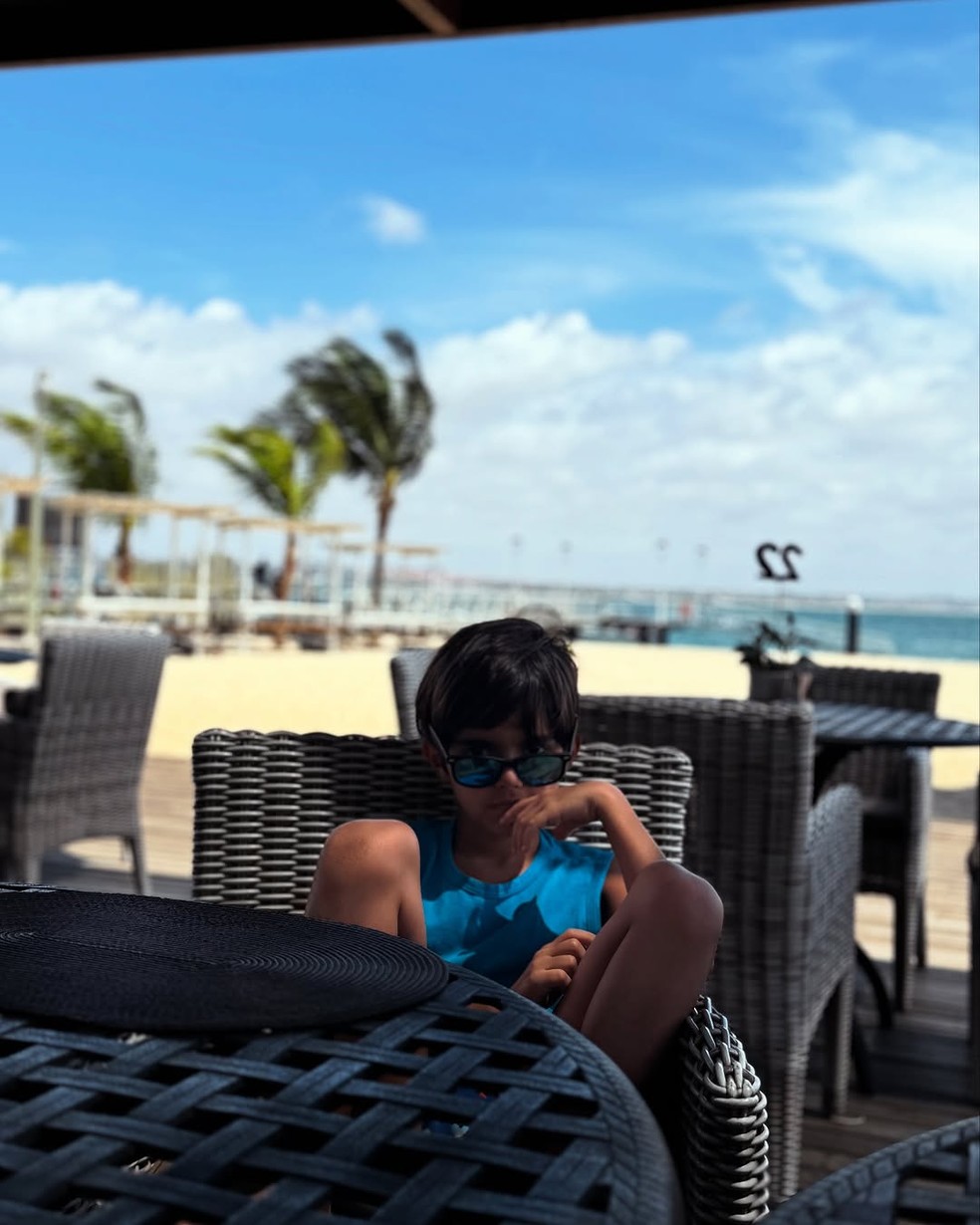 Vivendo em Angola, Kelly Key curte passeio em alto-mar com o marido e o ...
