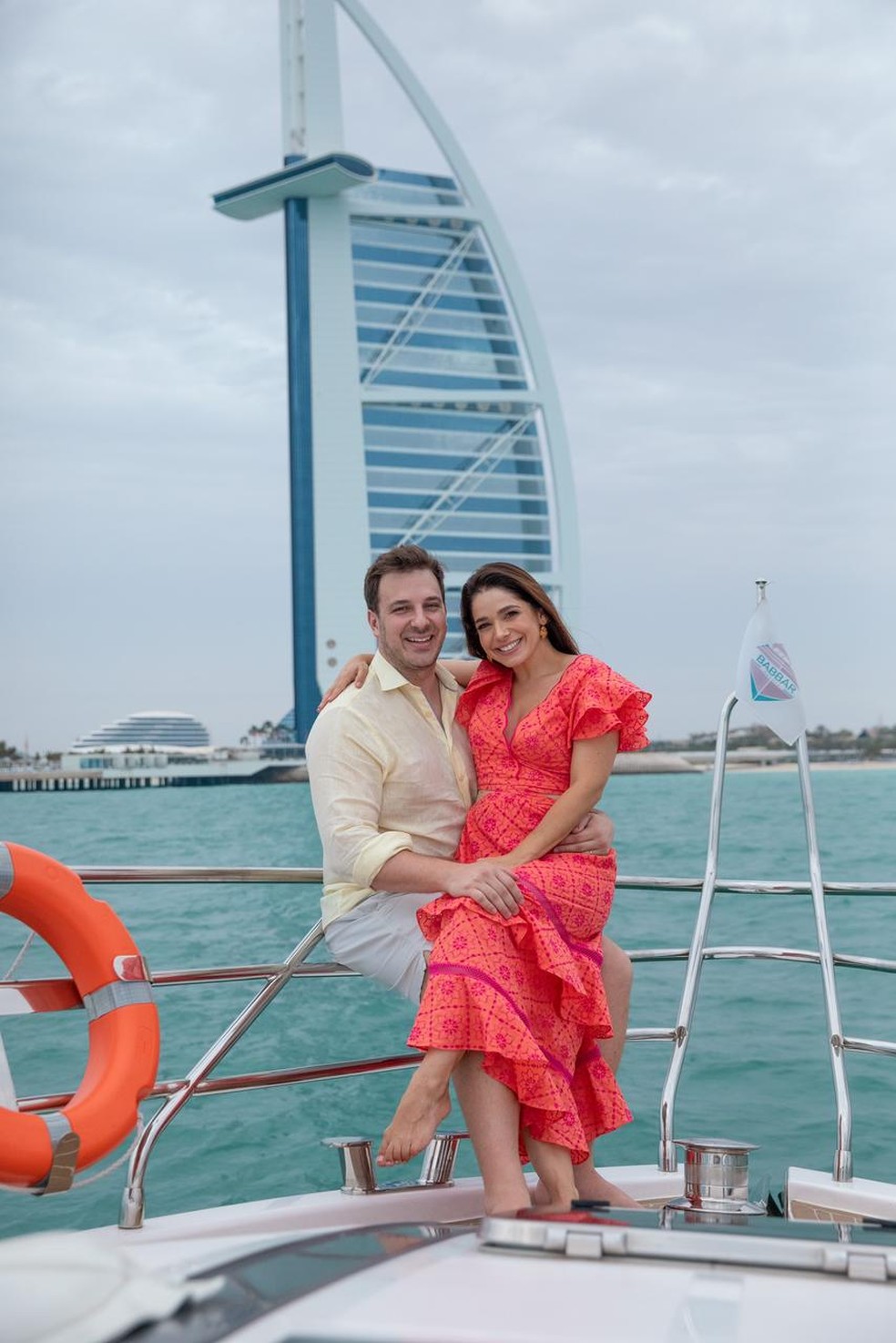 Em Dubai, Sabrina Petraglia celebra 40 anos com festa em barco luxuoso