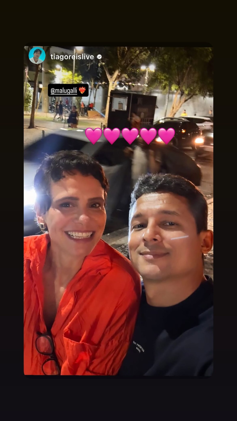 Feliz da vida, Malu Galli comemora 54 anos em boteco no Rio ao lado de ...