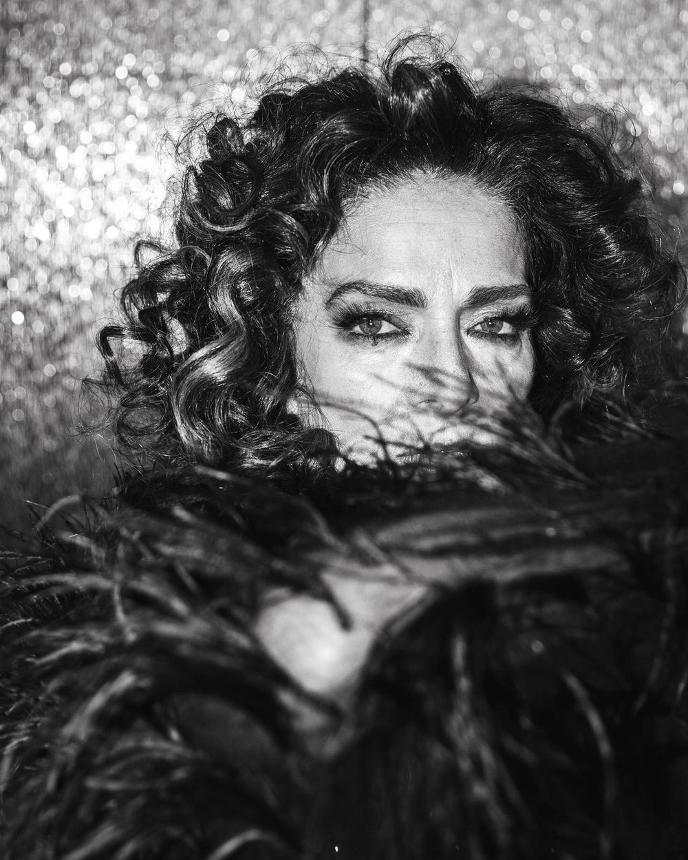 Claudia Ohana leva web à loucura ao se fantasiar de 'versão moderna de ...