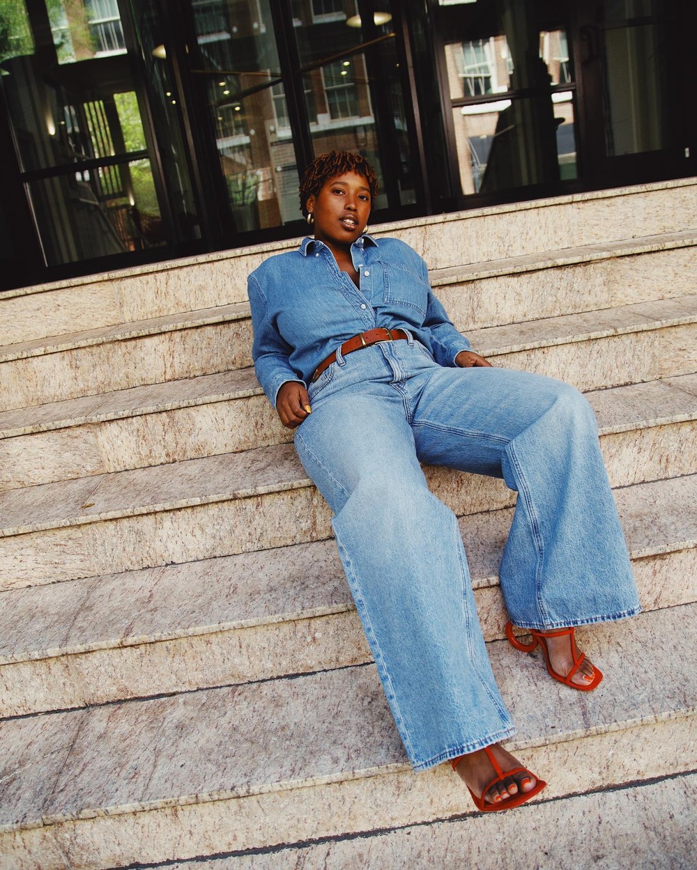 7 dicas práticas para combinar jeans com jeans