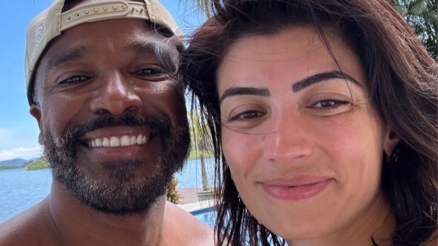 Em cliques raros, Alexandre Pires e a mulher, Sara Pires, curtem férias ...