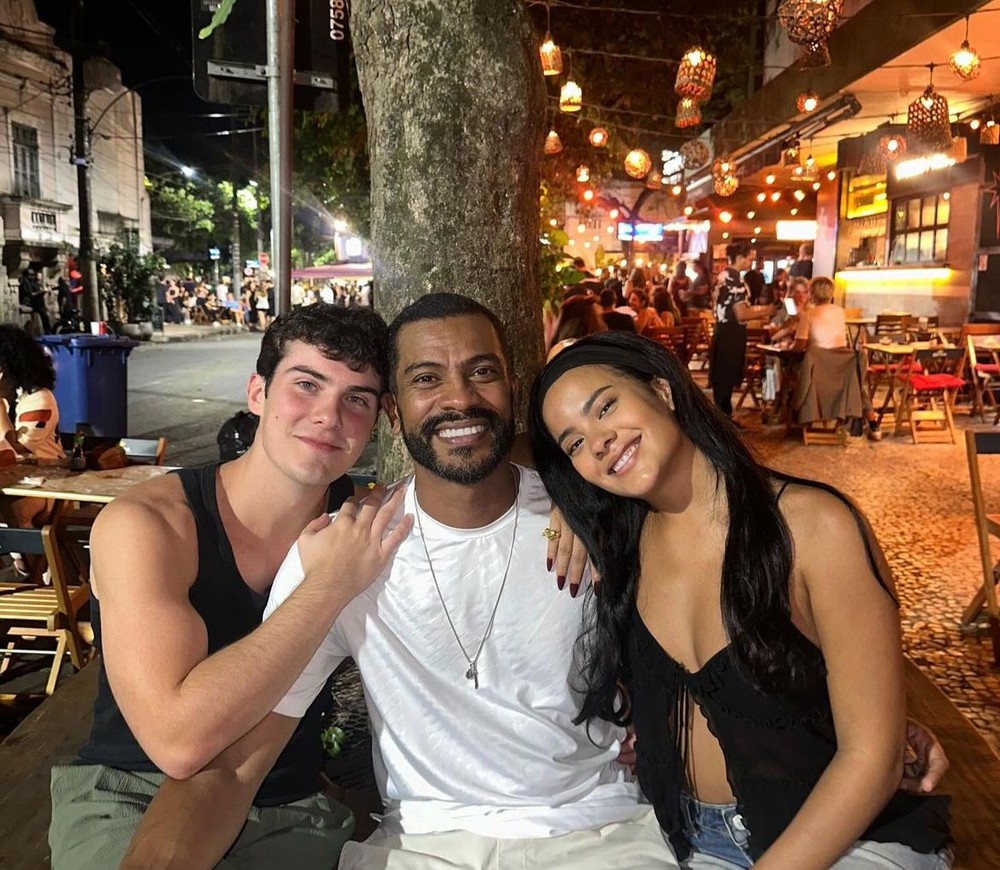 Bella Campos posa com novo cabelo curto e é comparada com atriz internacional: 'Meu sonho'