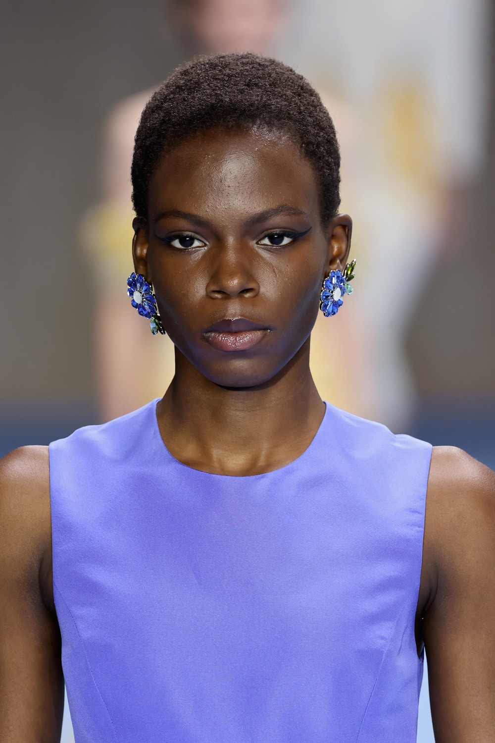 Delineado Clássico Marca A Beleza De Carolina Herrera Com Pele Natural