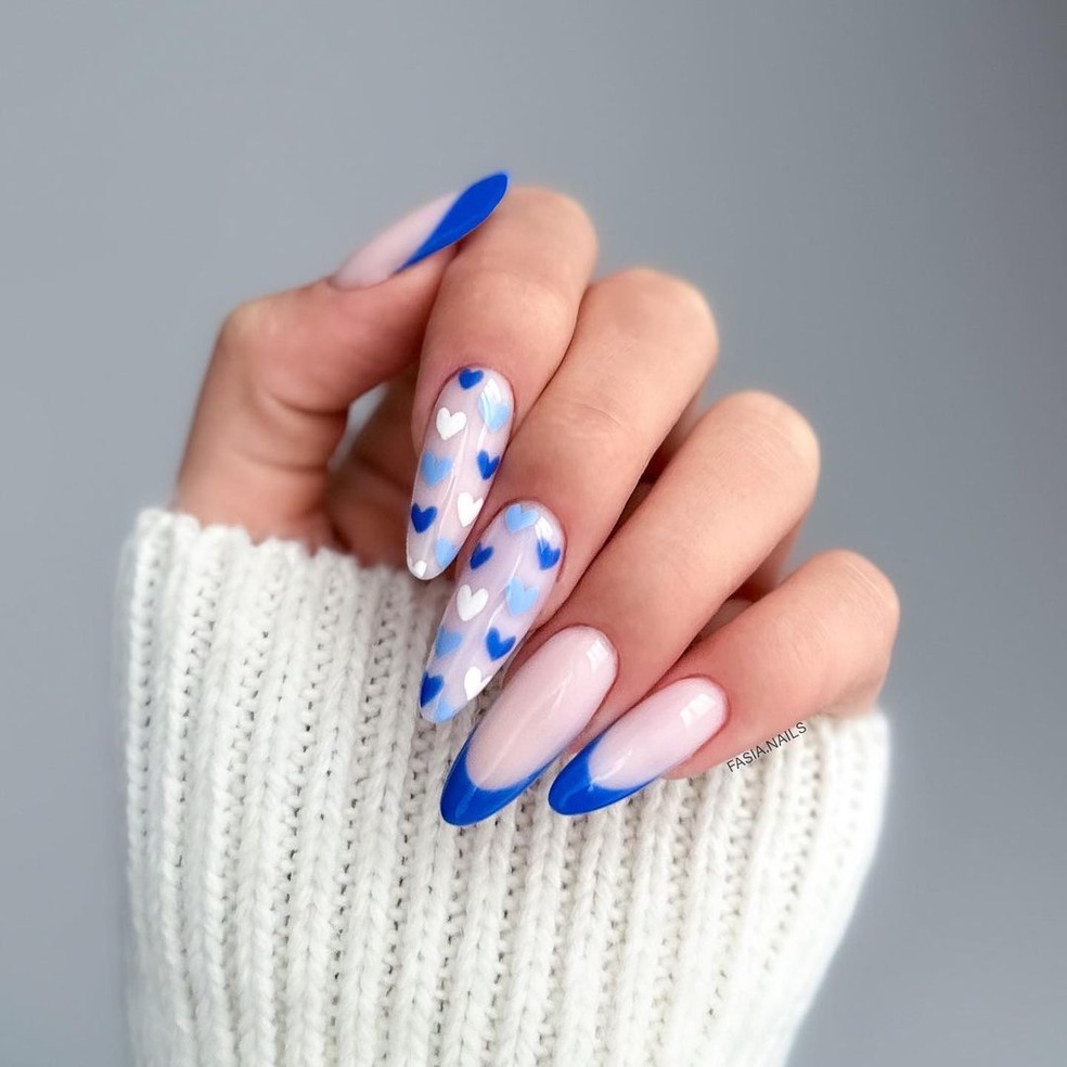 Unhas decoradas em azul: 20 fotos e estilos para fazer sucesso em 2024
