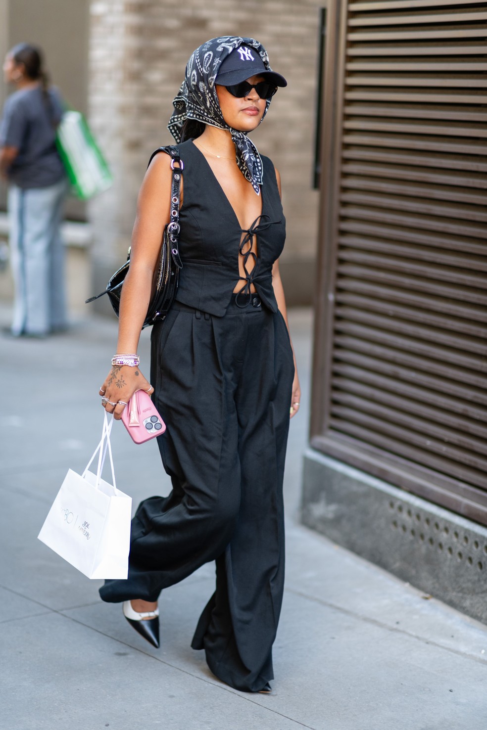 Street style da Semana de Moda de Nova York é muito urbano e reforça ...