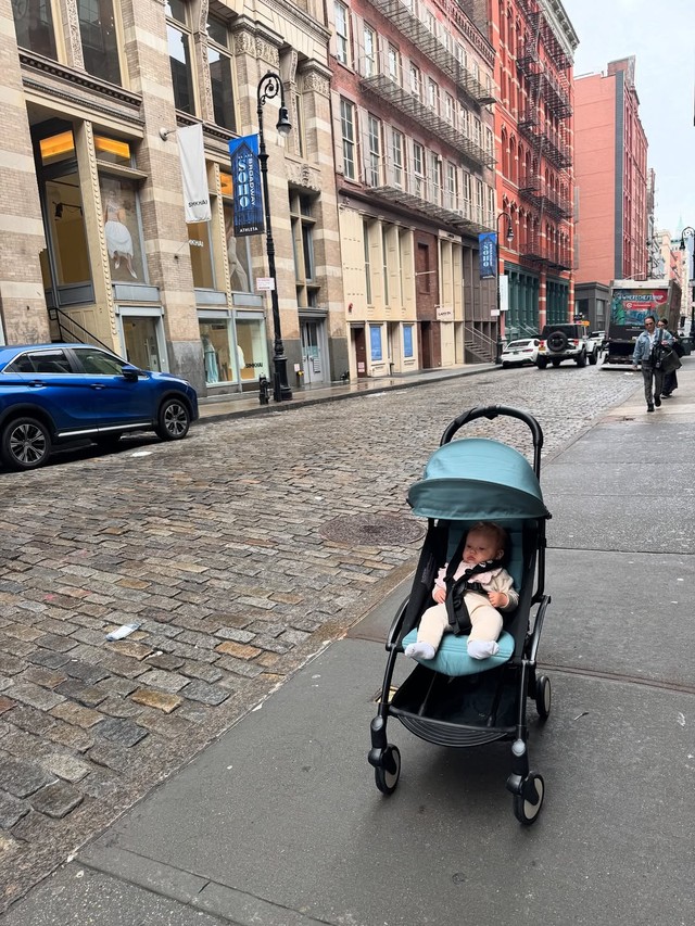 Laura Neiva encanta seguidores com fotos ao lado de Chay Suede e filha ...