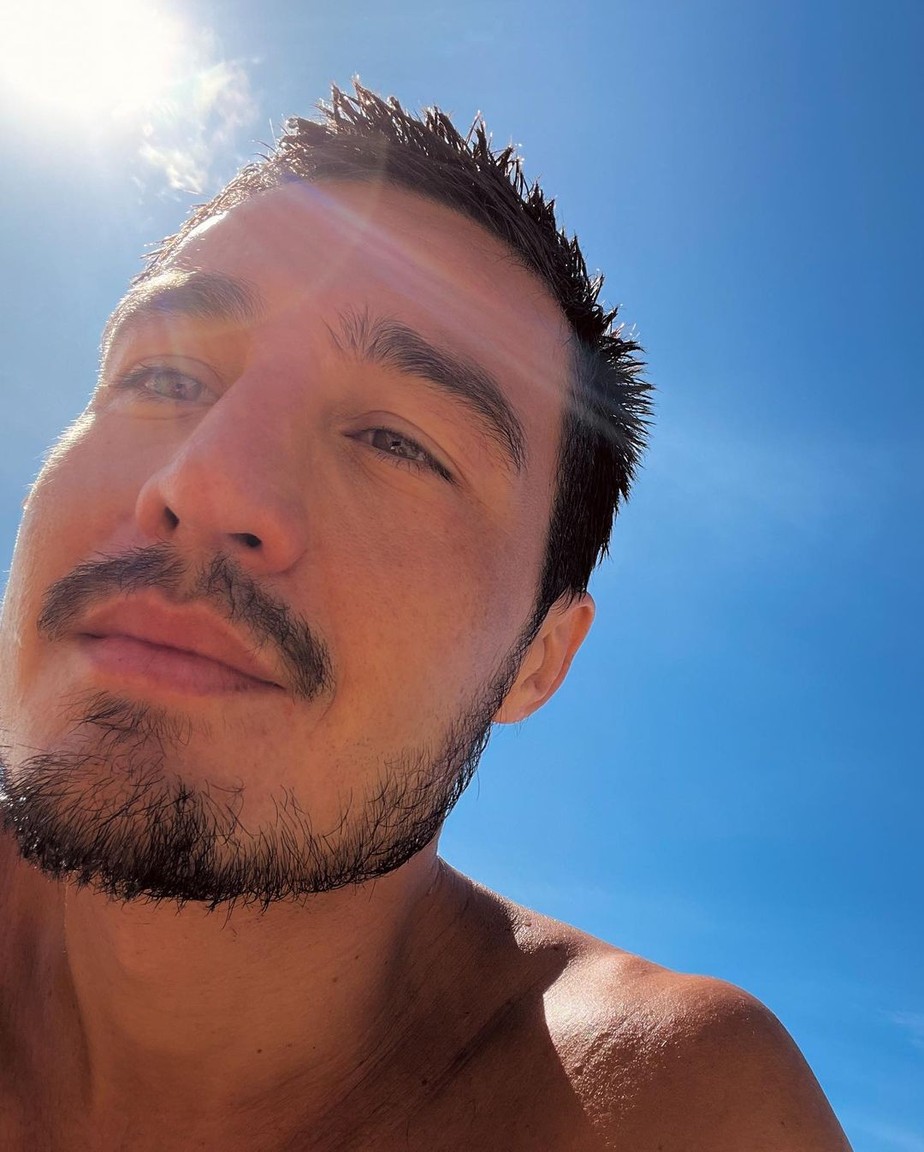 Tiago Iorc abre primeiro álbum de fotos de 2023 e ganha elogios: 'Belo ...