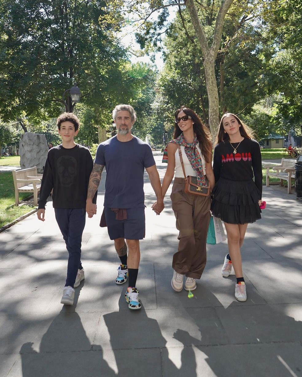 Suzana Gullo abre álbum de fotos de viagem com a família para celebrar ...