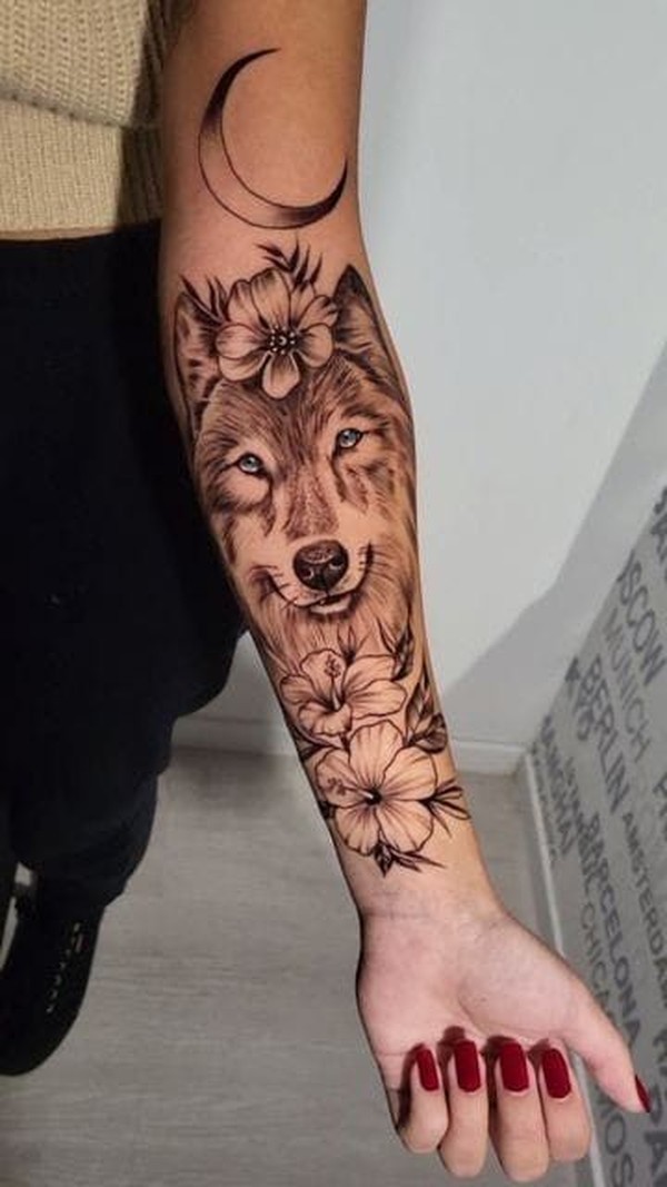 Tatuagem feminina braço fechado: 25 ideias delicadas para se inspirar
