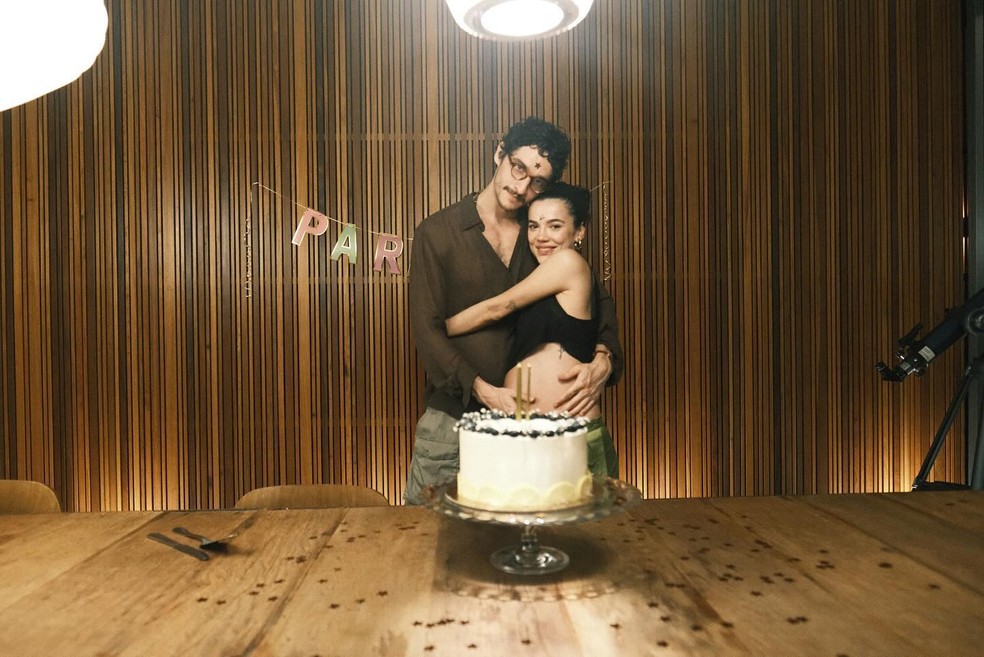 Manu Gavassi revela nome da filha ao celebrar 1º mês de vida: 'Amor desconcertante'