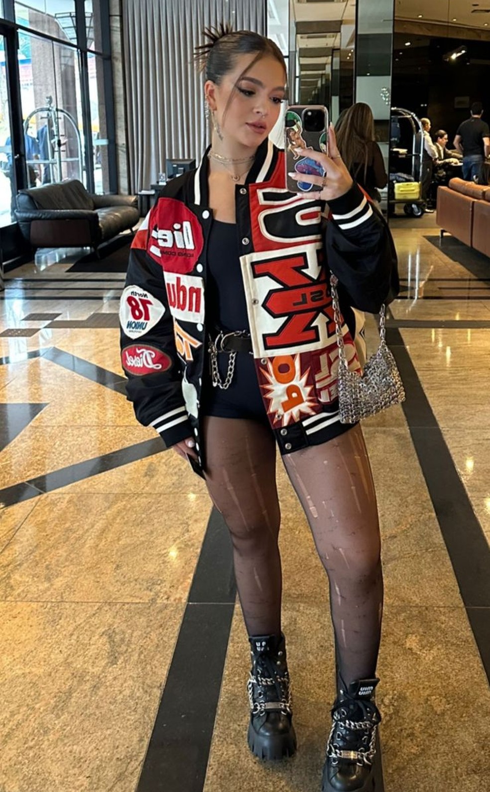 Mel Maia 'rouba' jaqueta do pai para usar no The Town e mostra reação dele