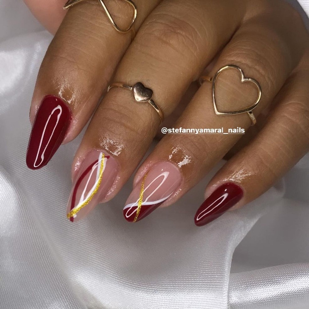 Unhas decoradas vinho: 15 inspirações para resgatar a tendência