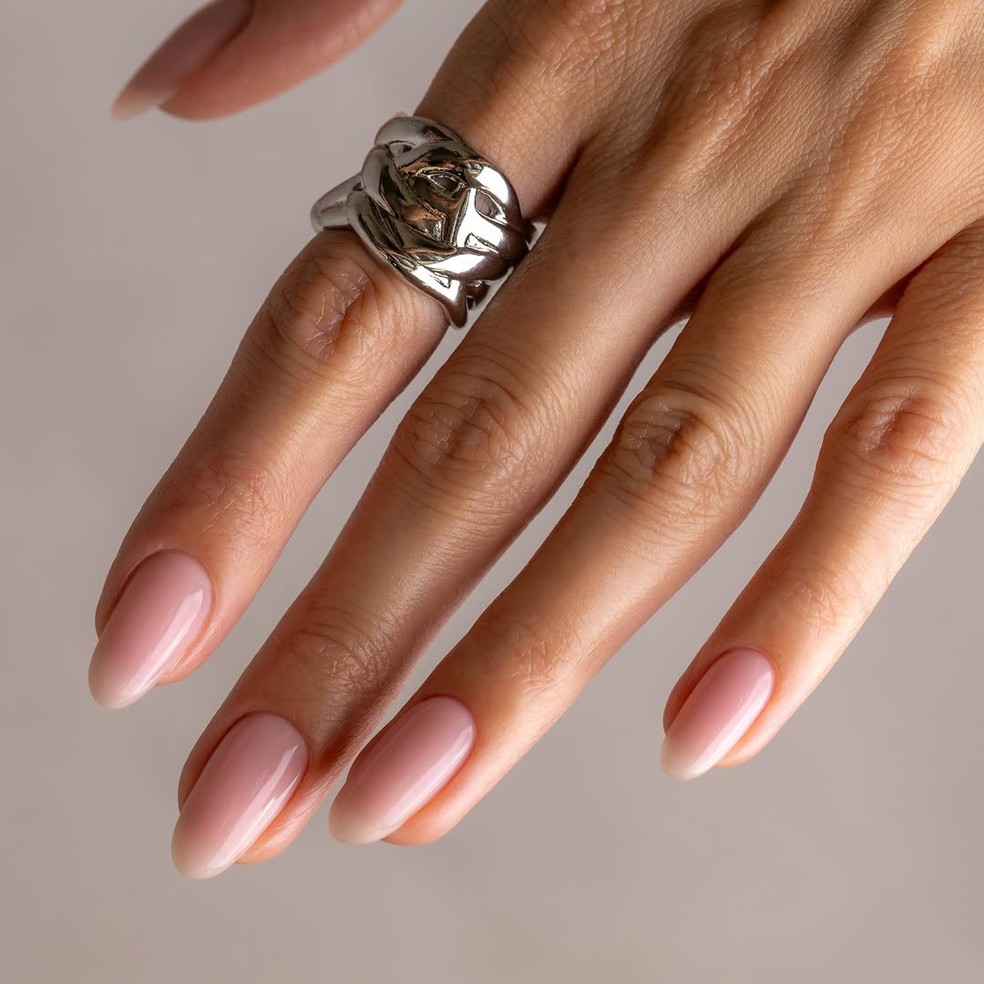 4 tendências de unhas deslumbrantes para o Natal e Ano Novo