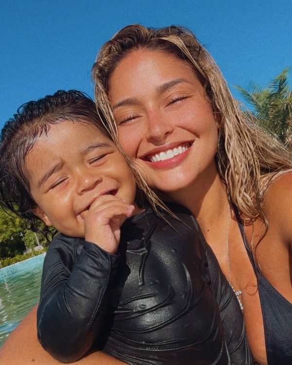 Natalia Belloli mostra viagem com Raphinha, da seleção, e o filho ...