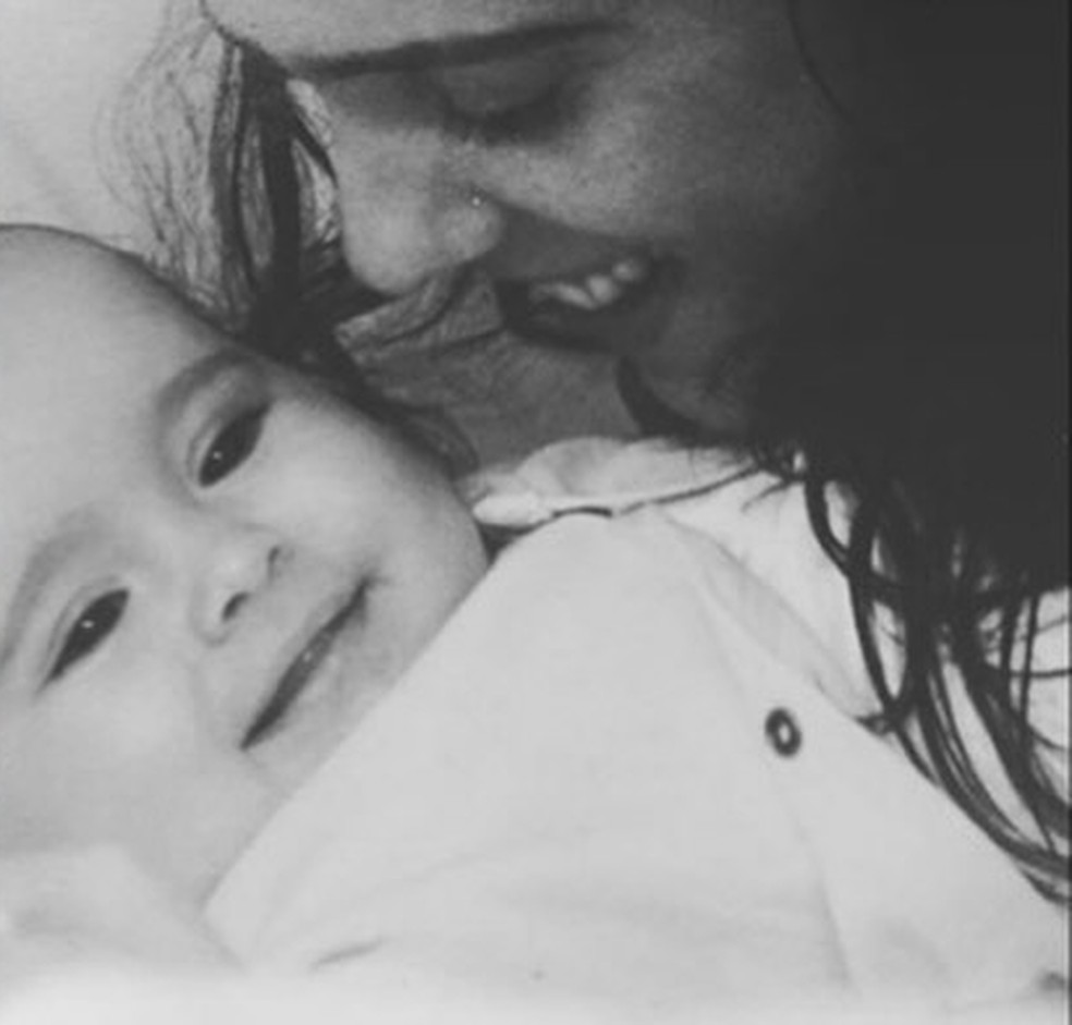 Discreta, neta de Chico Buarque e Marieta Severo aparece em fotos raras ...