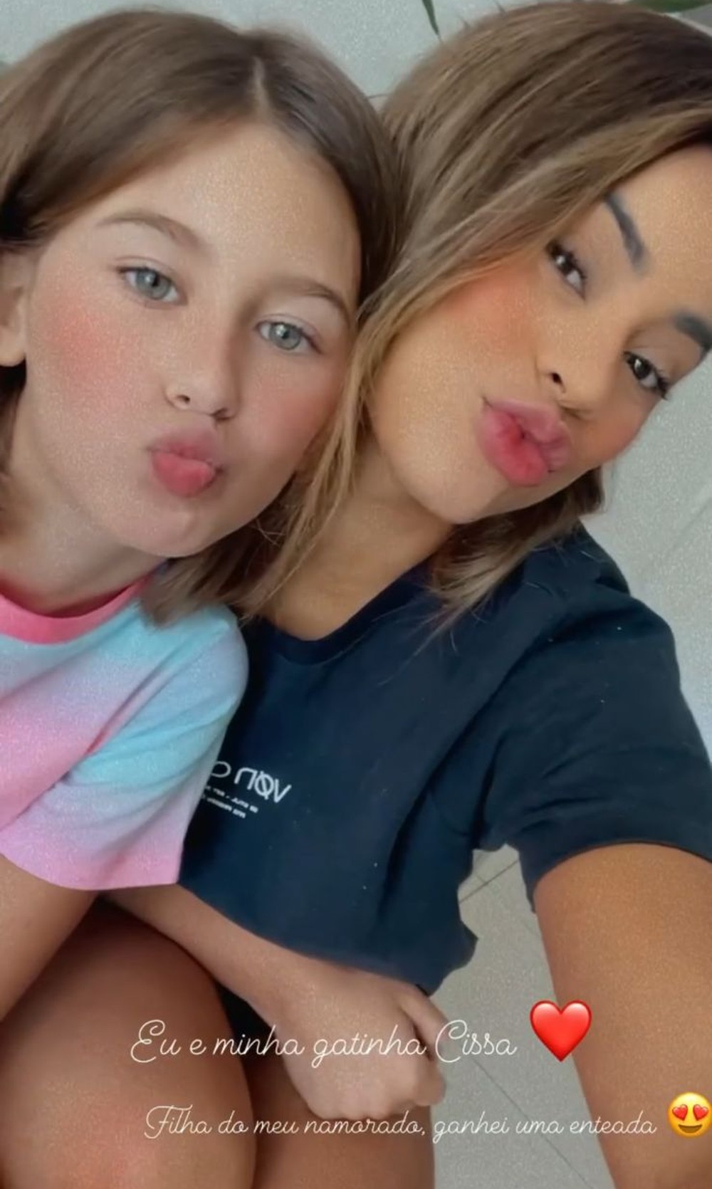 Lexa posa ao lado de enteada, filha de Ricardo Vianna: 'Minha princesinha'