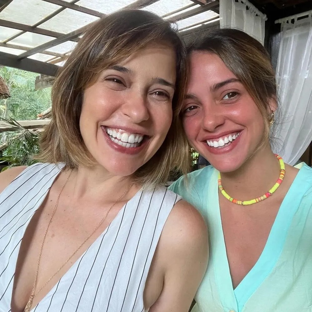 Filha de Palomma Duarte e Marcos Winter, Ana Clara Winter se refresca ...